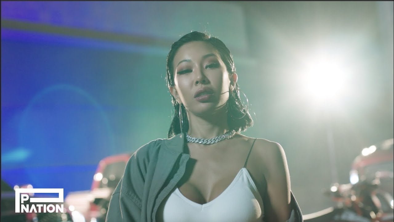 Check out Jessi's (제시) new music video of 'ZOOM.' + Behind the scene ...