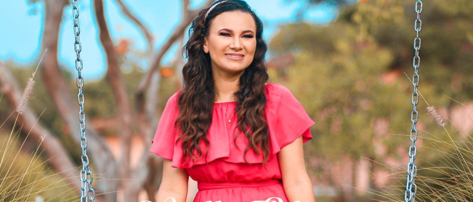 Kerlly Silva released the music video for 'Uma Coisa Nova' | Illustrate ...