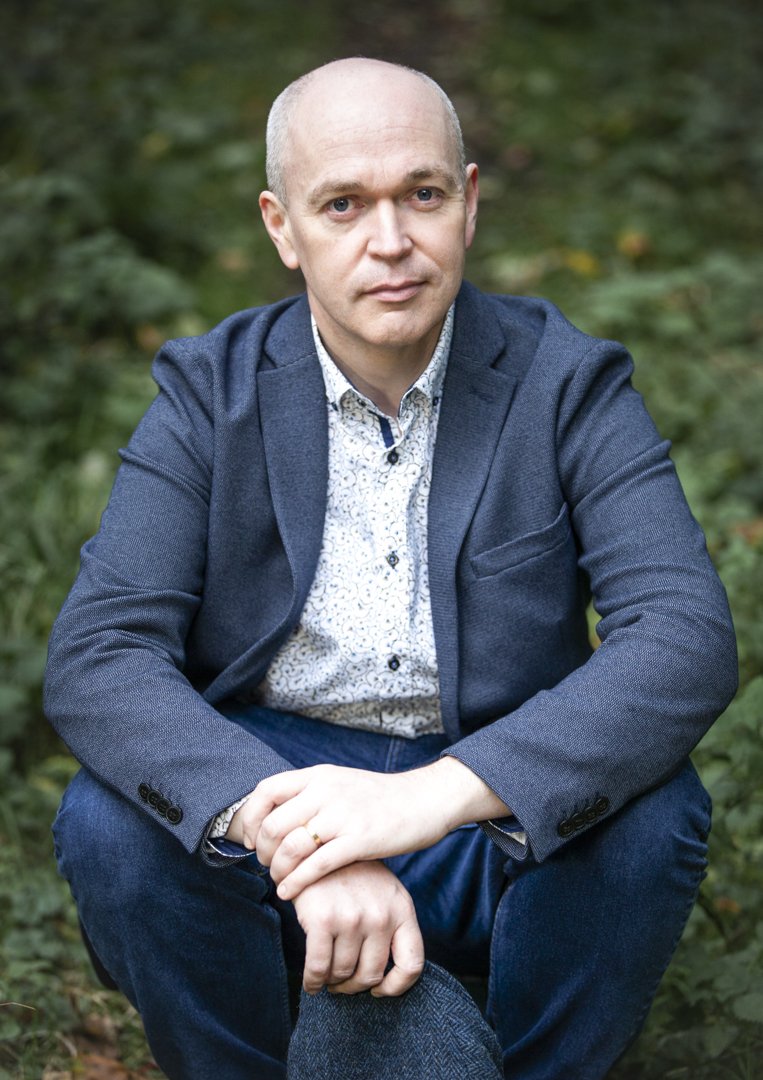 Gillebride MacMillan released enthralling song 'Meadhan-oidhche ...