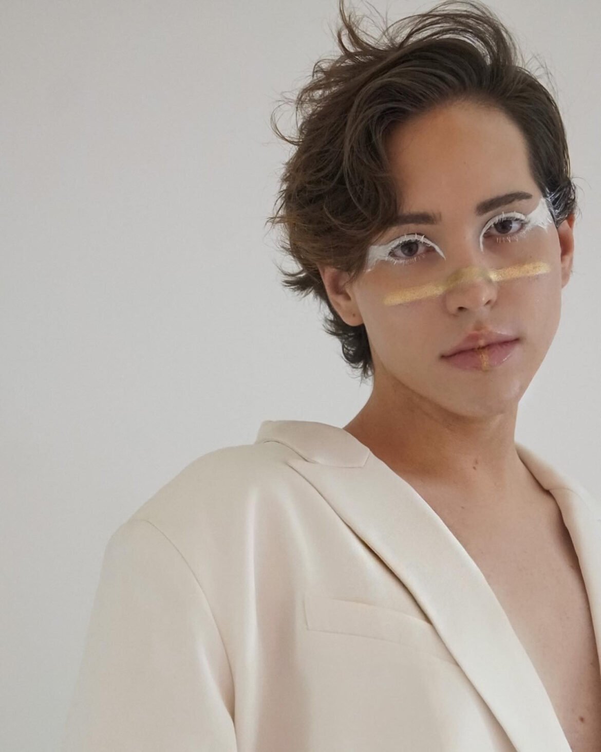 Exclusive Interview with ALEANDRO VALENTE | Illustrate Magazine